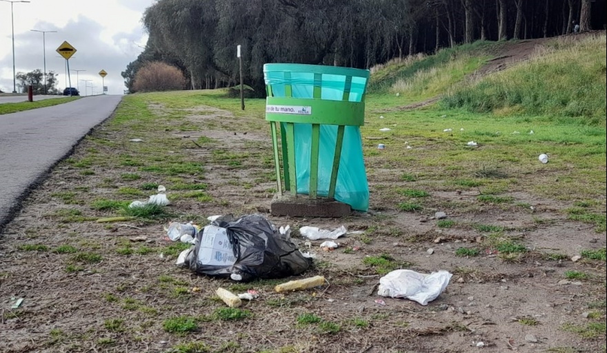 Basta de basura en el Parque: La comuna llama al manejo responsable de ...